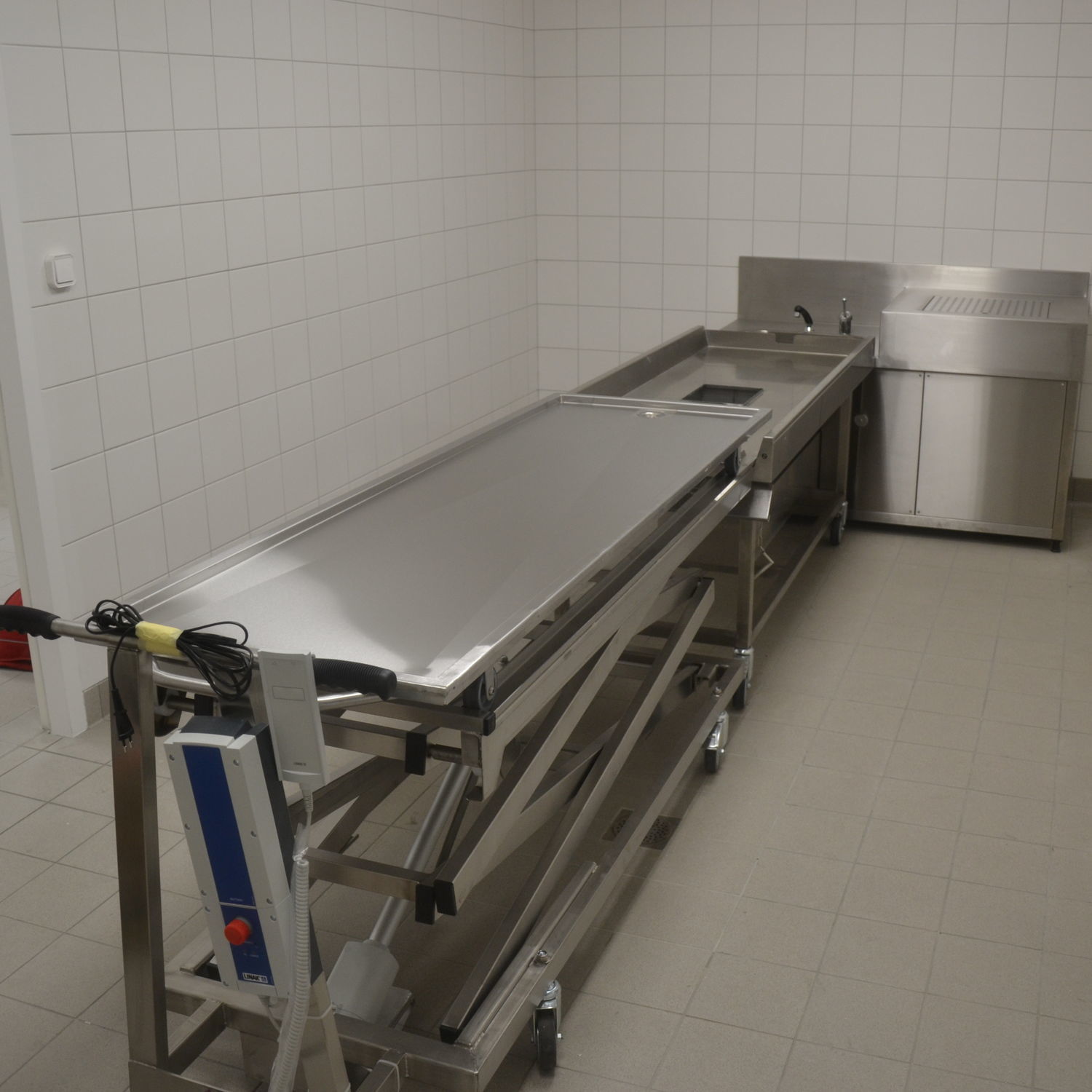 Table de lavage mortuaire - FRIMA CONCEPT - rectangulaire / ventilée / fixe