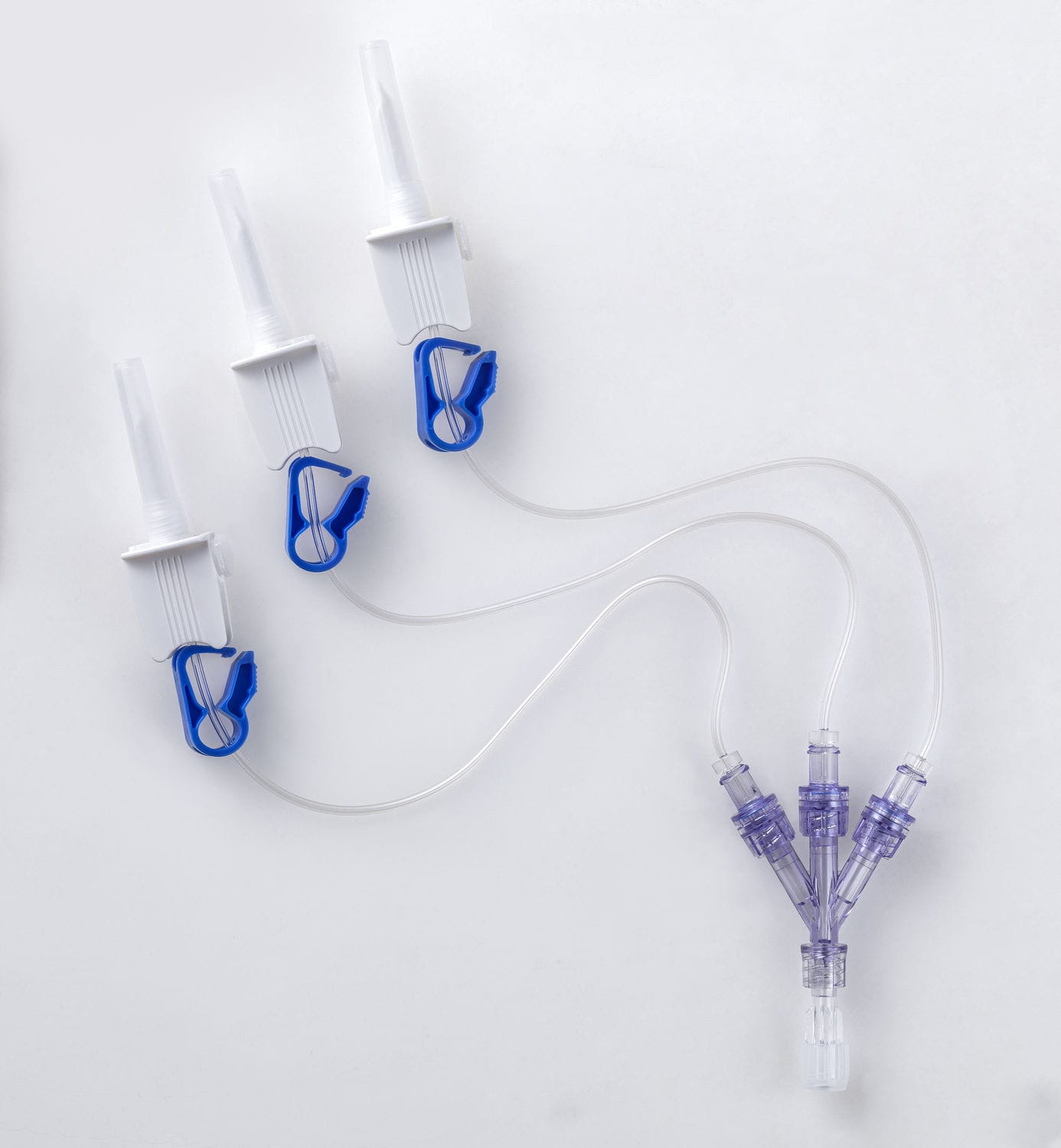 Set de perfusion avec filtre pour la prévention de la contamination ...